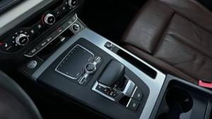 Grey Audi Q5 2017 in Riga, with an engine capacity of 2.00 L and mileage of 196 thousand km for 25500 €, photo 16 on AUTOMOTO.COM.LV