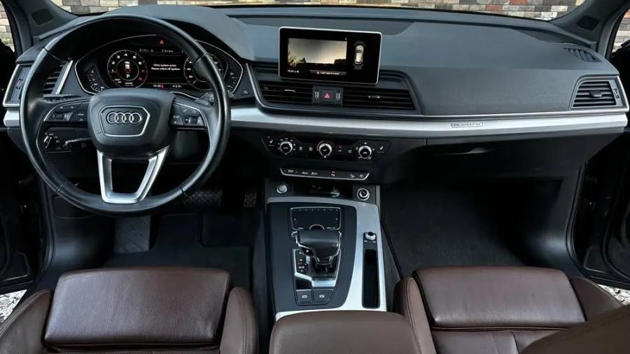 Grey Audi Q5 2017 in Riga, with an engine capacity of 2.00 L and mileage of 196 thousand km for 25500 €, photo 19 on AUTOMOTO.COM.LV