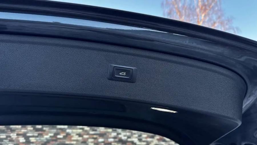 Grey Audi Q5 2017 in Riga, with an engine capacity of 2.00 L and mileage of 196 thousand km for 25500 €, photo 23 on AUTOMOTO.COM.LV