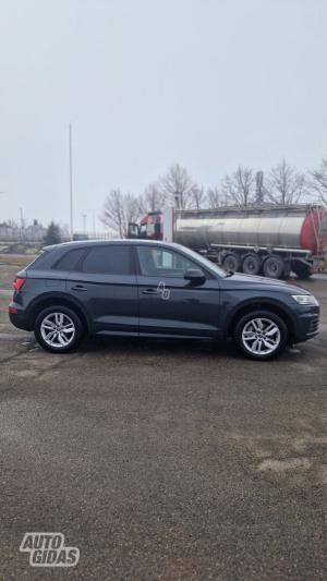 Grey Audi Q5 2017 in Klaipeda, with an engine capacity of 2.00 L and mileage of 236 thousand km for 18900 €, photo 6 on AUTOMOTO.COM.LV