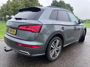Grey Audi Q5 2017 in Vilnius, with an engine capacity of 1.98 L and mileage of 224 thousand km for 22550 €, photo 6 on AUTOMOTO.COM.LV