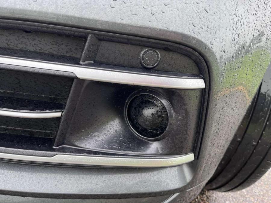 Grey Audi Q5 2017 in Vilnius, with an engine capacity of 1.98 L and mileage of 224 thousand km for 22550 €, photo 8 on AUTOMOTO.COM.LV