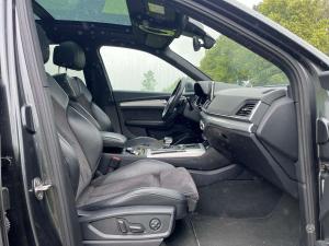 Grey Audi Q5 2017 in Vilnius, with an engine capacity of 1.98 L and mileage of 224 thousand km for 22550 €, photo 15 on AUTOMOTO.COM.LV