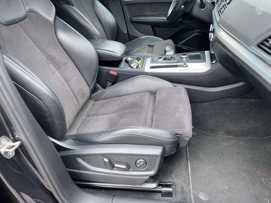 Grey Audi Q5 2017 in Vilnius, with an engine capacity of 1.98 L and mileage of 224 thousand km for 22550 €, photo 16 on AUTOMOTO.COM.LV