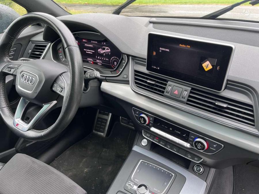 Grey Audi Q5 2017 in Vilnius, with an engine capacity of 1.98 L and mileage of 224 thousand km for 22550 €, photo 19 on AUTOMOTO.COM.LV