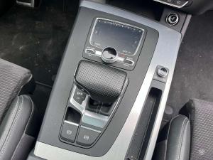 Grey Audi Q5 2017 in Vilnius, with an engine capacity of 1.98 L and mileage of 224 thousand km for 22550 €, photo 21 on AUTOMOTO.COM.LV