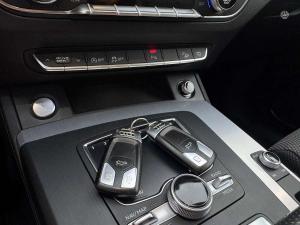 Pelēks Audi Q5 2017 Viļņa, ar dzinēja tilpumu 2.00 L un nobraukumu 220 tūkst. km par 20650 €, foto 13 vietnē AUTOMOTO.COM.LV