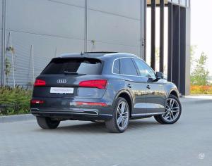 Grey Audi Q5 2017 in Vilnius, with an engine capacity of 2.00 L and mileage of 211 thousand km for 22350 €, photo 6 on AUTOMOTO.COM.LV