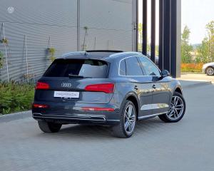 Grey Audi Q5 2017 in Vilnius, with an engine capacity of 2.00 L and mileage of 211 thousand km for 22350 €, photo 10 on AUTOMOTO.COM.LV