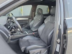 Grey Audi Q5 2017 in Vilnius, with an engine capacity of 2.00 L and mileage of 211 thousand km for 22350 €, photo 29 on AUTOMOTO.COM.LV