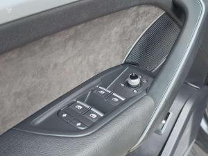 Grey Audi Q5 2017 in Vilnius, with an engine capacity of 2.00 L and mileage of 211 thousand km for 22350 €, photo 38 on AUTOMOTO.COM.LV