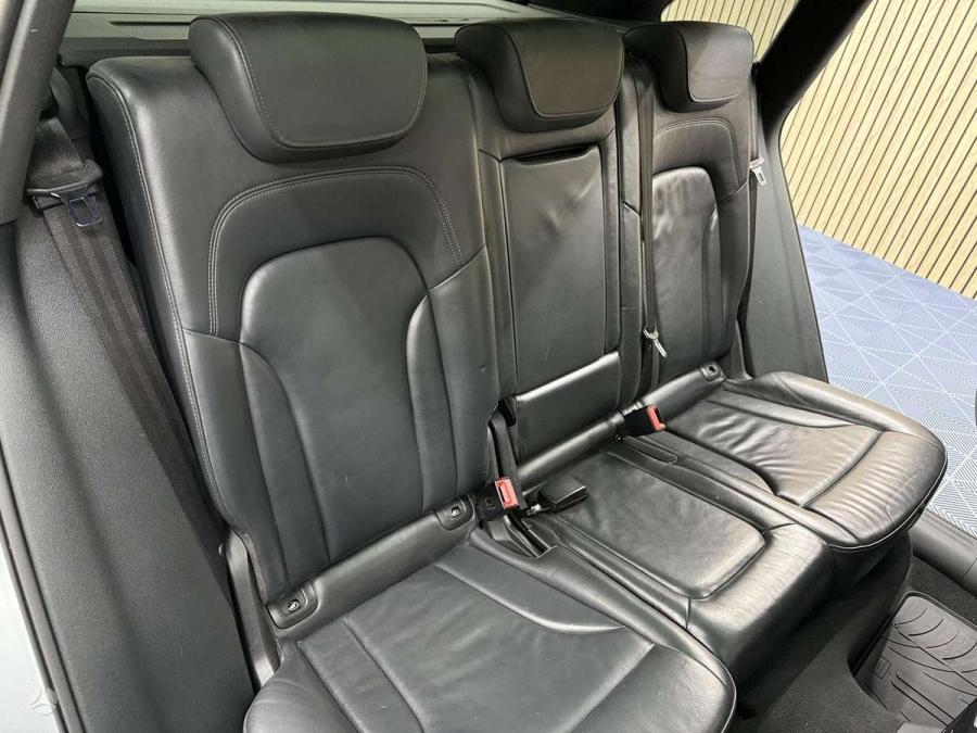 Grey Audi Q5 2017 in Marijampole, with an engine capacity of 2.97 L and mileage of 229 thousand km for 14500 €, photo 28 on AUTOMOTO.COM.LV