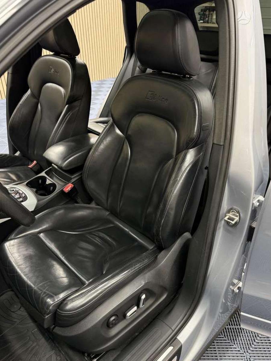 Grey Audi Q5 2017 in Marijampole, with an engine capacity of 2.97 L and mileage of 229 thousand km for 14500 €, photo 32 on AUTOMOTO.COM.LV