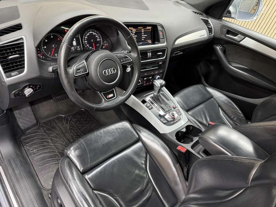 Grey Audi Q5 2017 in Marijampole, with an engine capacity of 2.97 L and mileage of 229 thousand km for 14500 €, photo 3 on AUTOMOTO.COM.LV