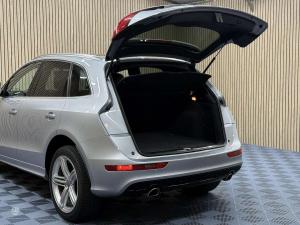 Grey Audi Q5 2017 in Marijampole, with an engine capacity of 2.97 L and mileage of 229 thousand km for 14500 €, photo 17 on AUTOMOTO.COM.LV