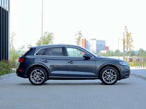 Grey Audi Q5 2017 in Vilnius, with an engine capacity of 2.00 L and mileage of 211 thousand km for 22350 €, photo 4 on AUTOMOTO.COM.LV