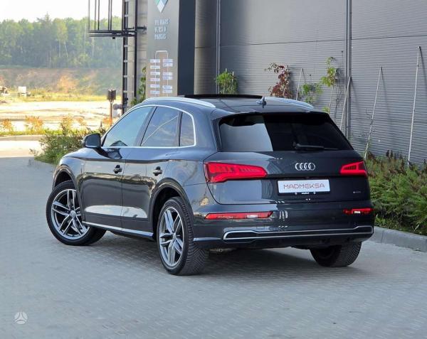 Grey Audi Q5 2017 in Vilnius, with an engine capacity of 2.00 L and mileage of 211 thousand km for 22350 €, photo 6 on AUTOMOTO.COM.LV