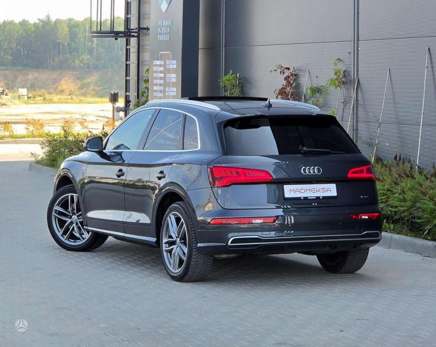 Grey Audi Q5 2017 in Vilnius, with an engine capacity of 2.00 L and mileage of 211 thousand km for 22350 €, photo 7 on AUTOMOTO.COM.LV