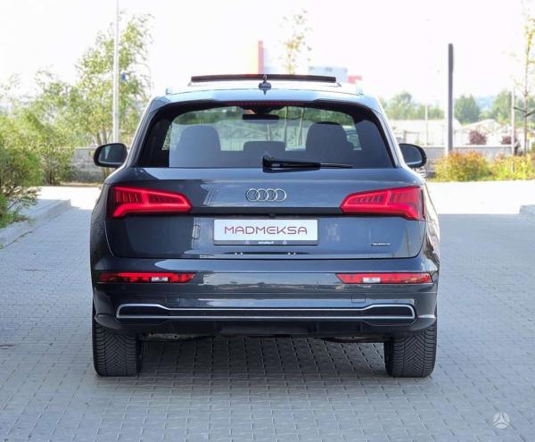 Grey Audi Q5 2017 in Vilnius, with an engine capacity of 2.00 L and mileage of 211 thousand km for 22350 €, photo 10 on AUTOMOTO.COM.LV