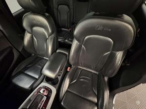 Grey Audi Q5 2017 in Marijampole, with an engine capacity of 2.97 L and mileage of 229 thousand km for 13999 €, photo 13 on AUTOMOTO.COM.LV
