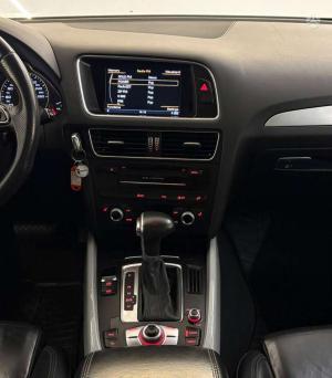 Grey Audi Q5 2017 in Marijampole, with an engine capacity of 2.97 L and mileage of 229 thousand km for 13999 €, photo 22 on AUTOMOTO.COM.LV