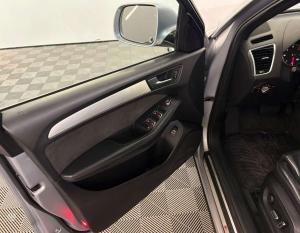 Grey Audi Q5 2017 in Marijampole, with an engine capacity of 2.97 L and mileage of 229 thousand km for 13999 €, photo 29 on AUTOMOTO.COM.LV
