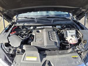 Grey Audi Q5 2017 in Vilnius, with an engine capacity of 2.00 L and mileage of 258 thousand km for 16900 €, photo 16 on AUTOMOTO.COM.LV
