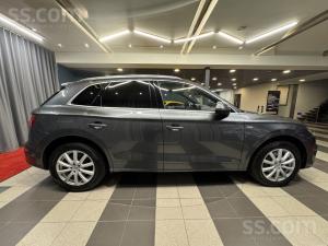 Grey Audi Q5 2018 in Riga, with an engine capacity of 2.00 L and mileage of 187 thousand km for 23990 €, photo 4 on AUTOMOTO.COM.LV