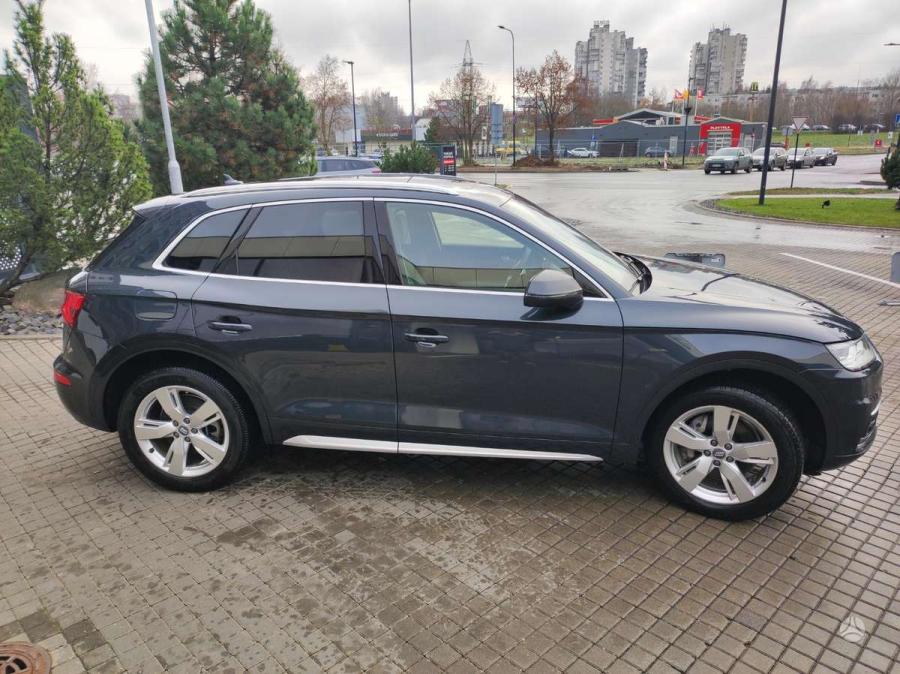 Grey Audi Q5 2018 in Vilnius, with an engine capacity of 1.98 L and mileage of 101 thousand km for 23200 €, photo 4 on AUTOMOTO.COM.LV