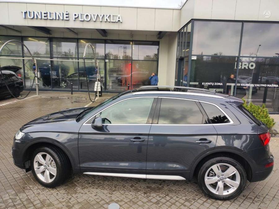 Grey Audi Q5 2018 in Vilnius, with an engine capacity of 1.98 L and mileage of 101 thousand km for 23200 €, photo 8 on AUTOMOTO.COM.LV
