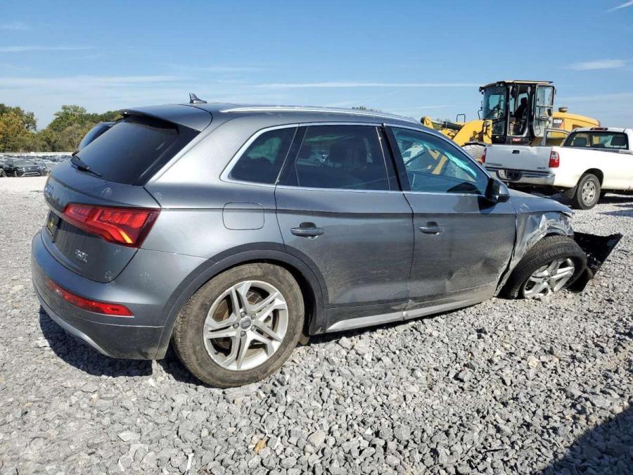 Grey Audi Q5 2018 in Klaipeda, with an engine capacity of 1.98 L and mileage of 60 thousand km for 8600 €, photo 4 on AUTOMOTO.COM.LV