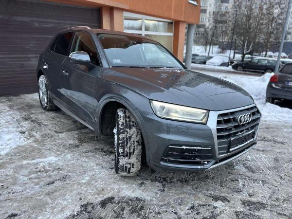 Grey Audi Q5 2018 in Vilnius, with an engine capacity of 1.98 L and mileage of 154 thousand km for 21200 €, photo 2 on AUTOMOTO.COM.LV