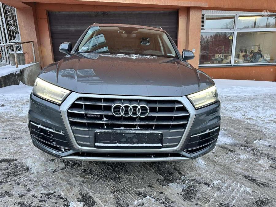 Grey Audi Q5 2018 in Vilnius, with an engine capacity of 1.98 L and mileage of 154 thousand km for 21200 €, photo 3 on AUTOMOTO.COM.LV
