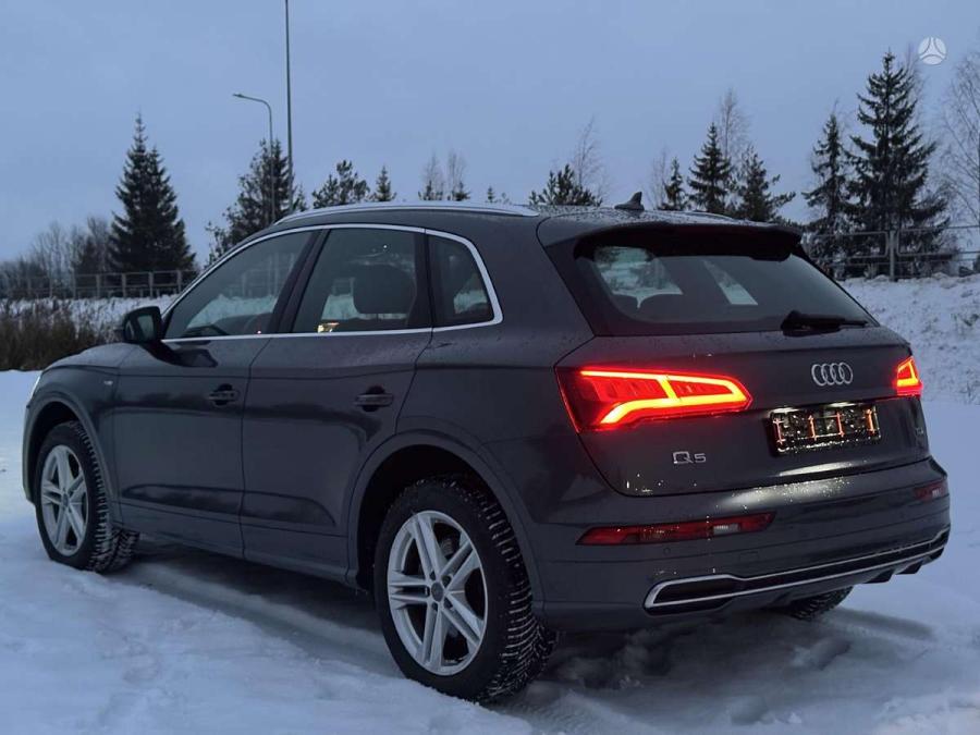 Grey Audi Q5 2018 in Utena, with an engine capacity of 1.97 L and mileage of 146 thousand km for 24700 €, photo 5 on AUTOMOTO.COM.LV