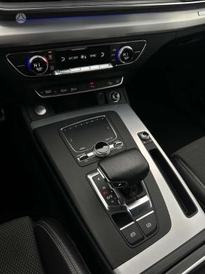 Pelēks Audi Q5 2018 Utena, ar dzinēja tilpumu 1.97 L un nobraukumu 146 tūkst. km par 24600 €, foto 24 vietnē AUTOMOTO.COM.LV