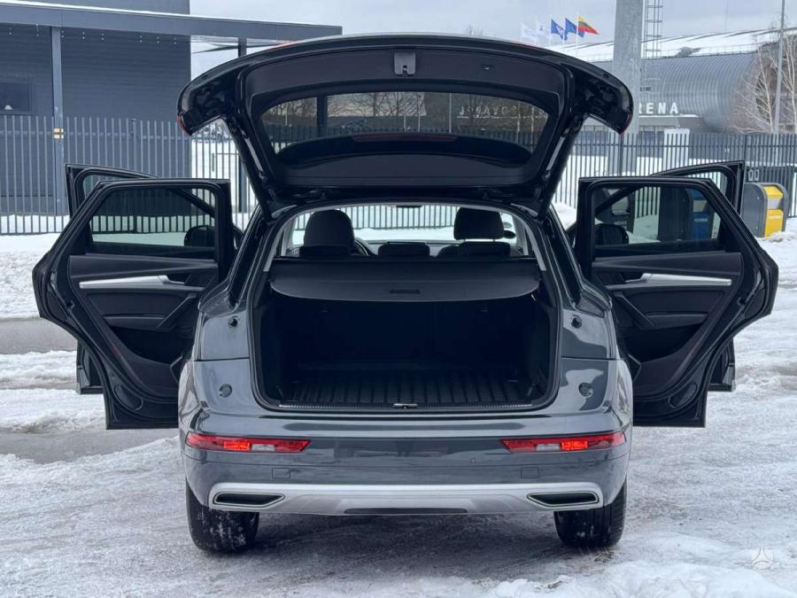 Grey Audi Q5 2018 in Jonava, with an engine capacity of 2.00 L and mileage of 204 thousand km for 20999 €, photo 19 on AUTOMOTO.COM.LV