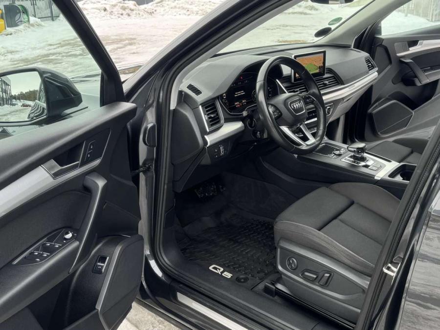 Grey Audi Q5 2018 in Jonava, with an engine capacity of 2.00 L and mileage of 204 thousand km for 20999 €, photo 28 on AUTOMOTO.COM.LV