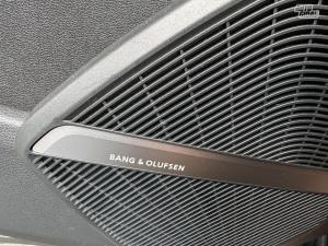 Grey Audi Q5 2018 in Vilnius, with an engine capacity of 3.00 L and mileage of 186 thousand km for 23500 €, photo 12 on AUTOMOTO.COM.LV