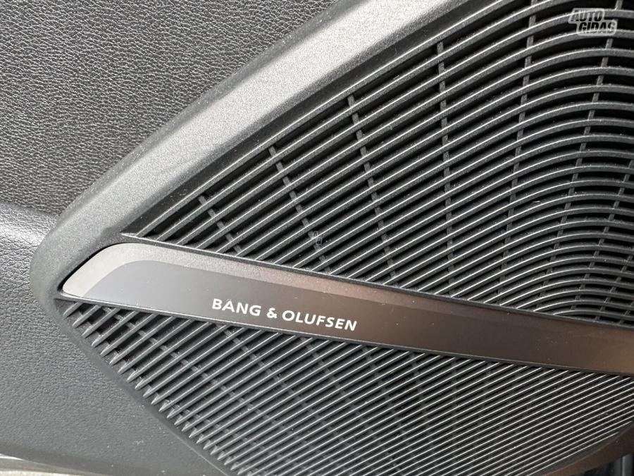 Grey Audi Q5 2018 in Vilnius, with an engine capacity of 3.00 L and mileage of 186 thousand km for 23500 €, photo 12 on AUTOMOTO.COM.LV