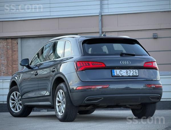 Grey Audi Q5 2018 in Riga, with an engine capacity of 2.00 L and mileage of 96 thousand km for 19500 €, photo 4 on AUTOMOTO.COM.LV