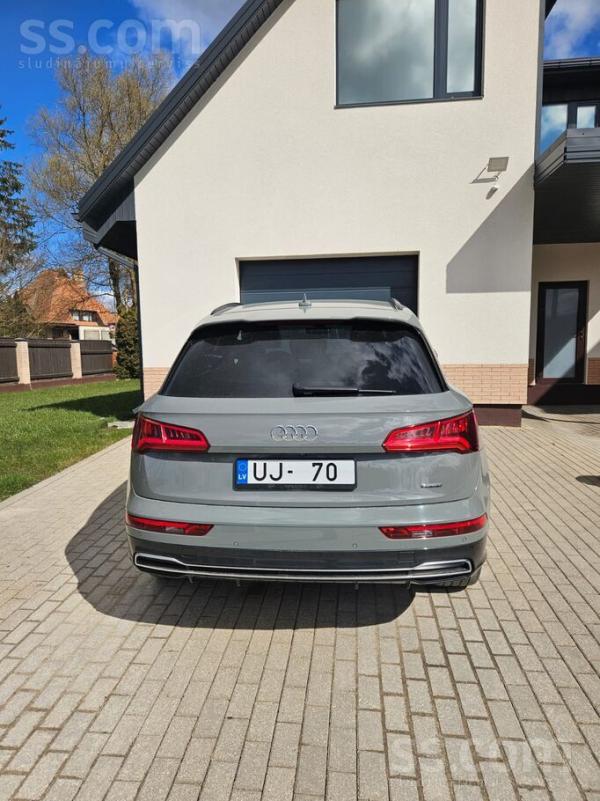Grey Audi Q5 2018 in Valmiera, with an engine capacity of 3.00 L and mileage of 120 thousand km for 27900 €, photo 4 on AUTOMOTO.COM.LV