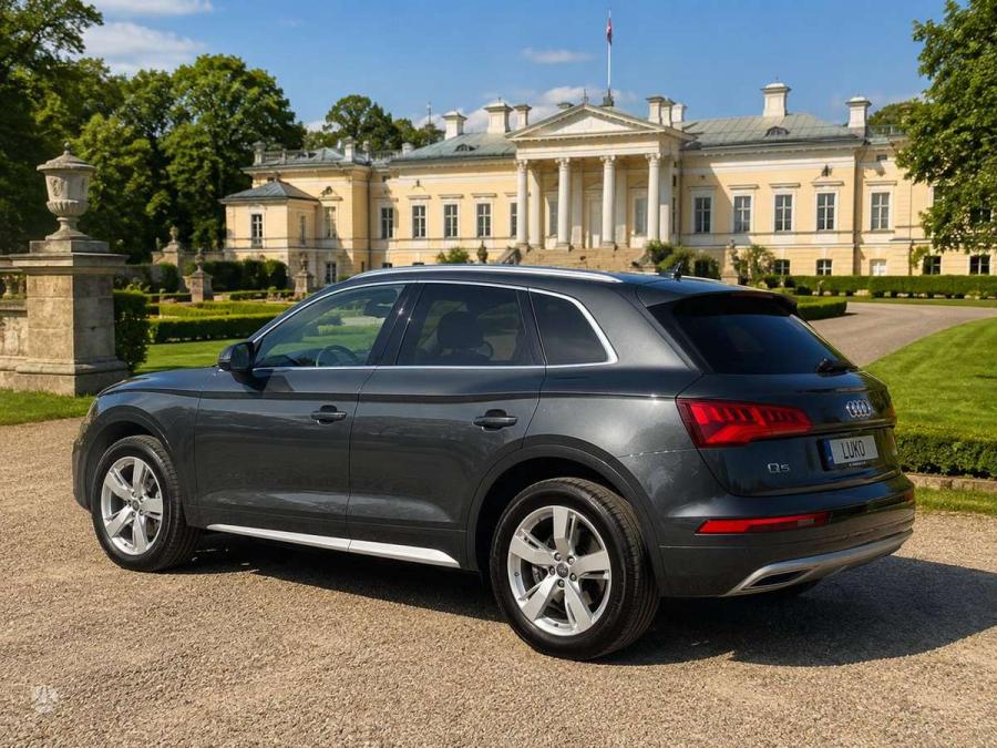 Grey Audi Q5 2018 in Vilnius, with an engine capacity of 1.98 L and mileage of 270 thousand km for 16650 €, photo 3 on AUTOMOTO.COM.LV