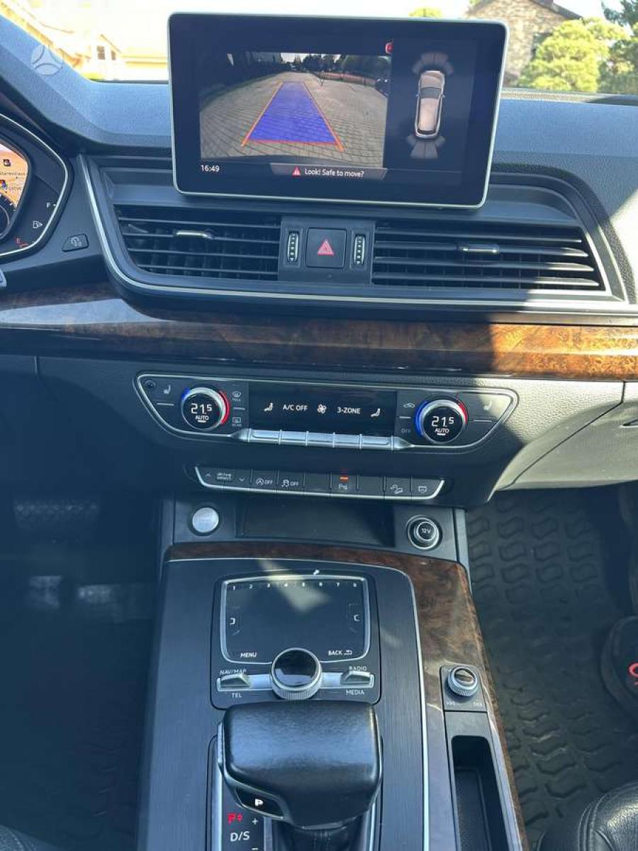 Grey Audi Q5 2018 in Vilnius, with an engine capacity of 1.98 L and mileage of 270 thousand km for 16650 €, photo 8 on AUTOMOTO.COM.LV