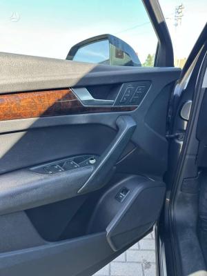 Grey Audi Q5 2018 in Vilnius, with an engine capacity of 1.98 L and mileage of 270 thousand km for 16650 €, photo 15 on AUTOMOTO.COM.LV