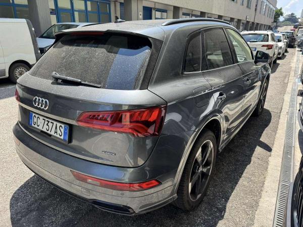 Grey Audi Q5 2018 in Kaunas, with an engine capacity of 2.00 L and mileage of 226 thousand km for 18900 €, photo 6 on AUTOMOTO.COM.LV