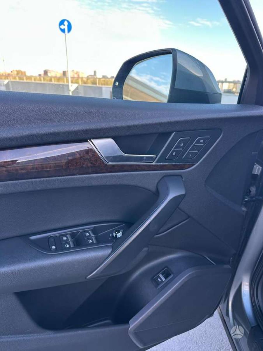 Grey Audi Q5 2018 in Vilnius, with an engine capacity of 1.98 L and mileage of 155 thousand km for 19990 €, photo 17 on AUTOMOTO.COM.LV