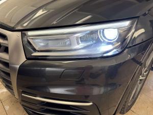Pelēks Audi Q5 2018 Šalčininkai, ar dzinēja tilpumu 2.00 L un nobraukumu 188 tūkst. km par 12950 €, foto 43 vietnē AUTOMOTO.COM.LV
