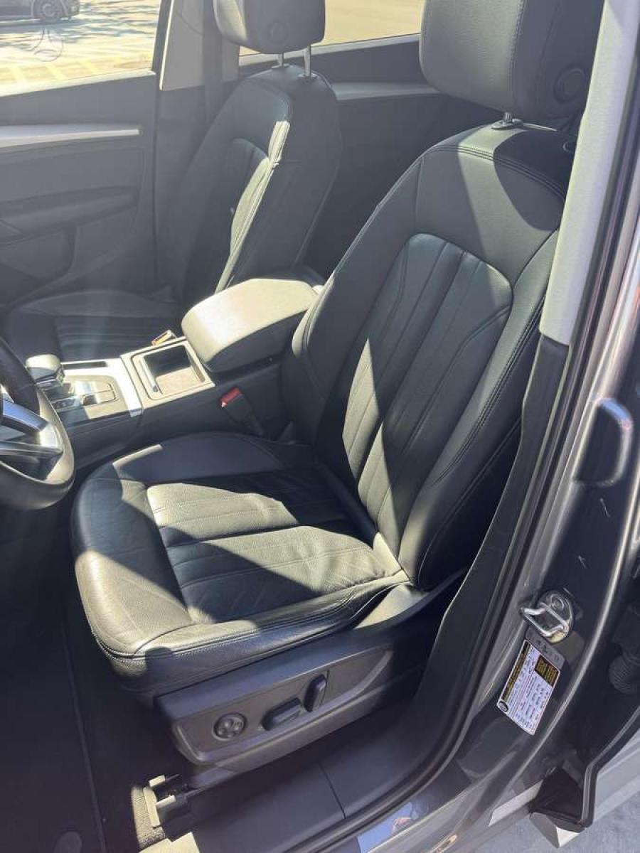 Grey Audi Q5 2018 in Panevezys, with an engine capacity of 1.98 L and mileage of 94 thousand km for 19900 €, photo 15 on AUTOMOTO.COM.LV