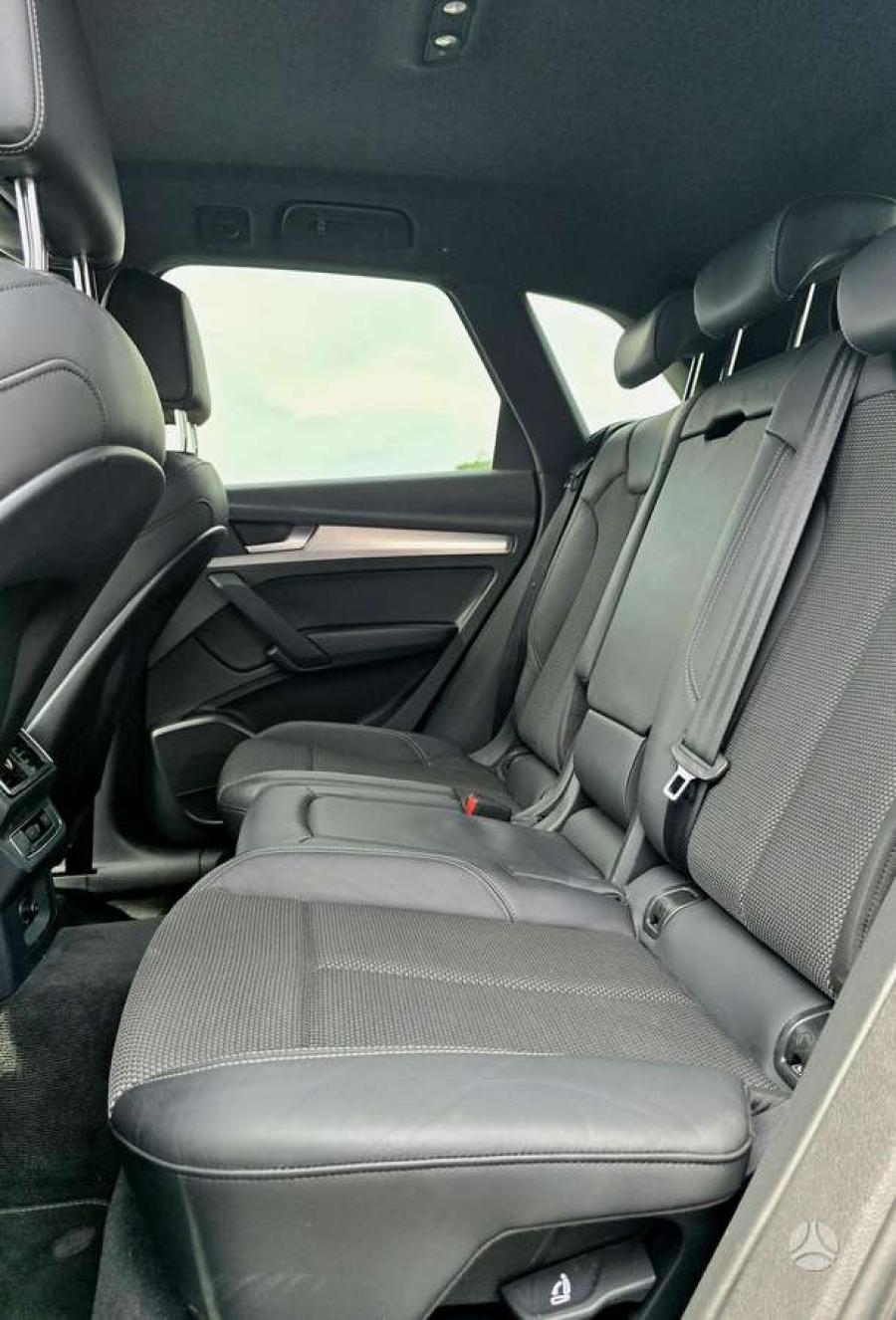 Grey Audi Q5 2018 in Taurage, with an engine capacity of 2.00 L and mileage of 392 thousand km for 14900 €, photo 24 on AUTOMOTO.COM.LV