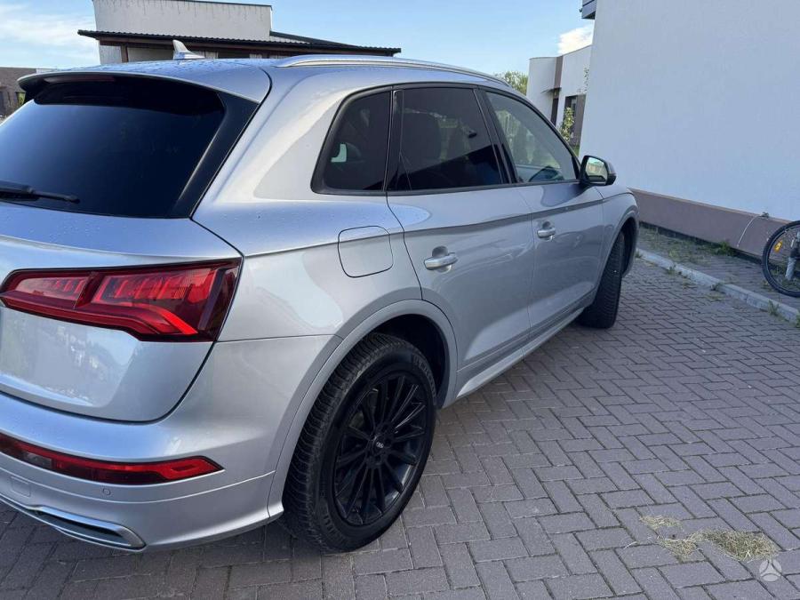 Grey Audi Q5 2018 in Kaunas, with an engine capacity of 1.98 L and mileage of 65 thousand km for 19700 €, photo 3 on AUTOMOTO.COM.LV